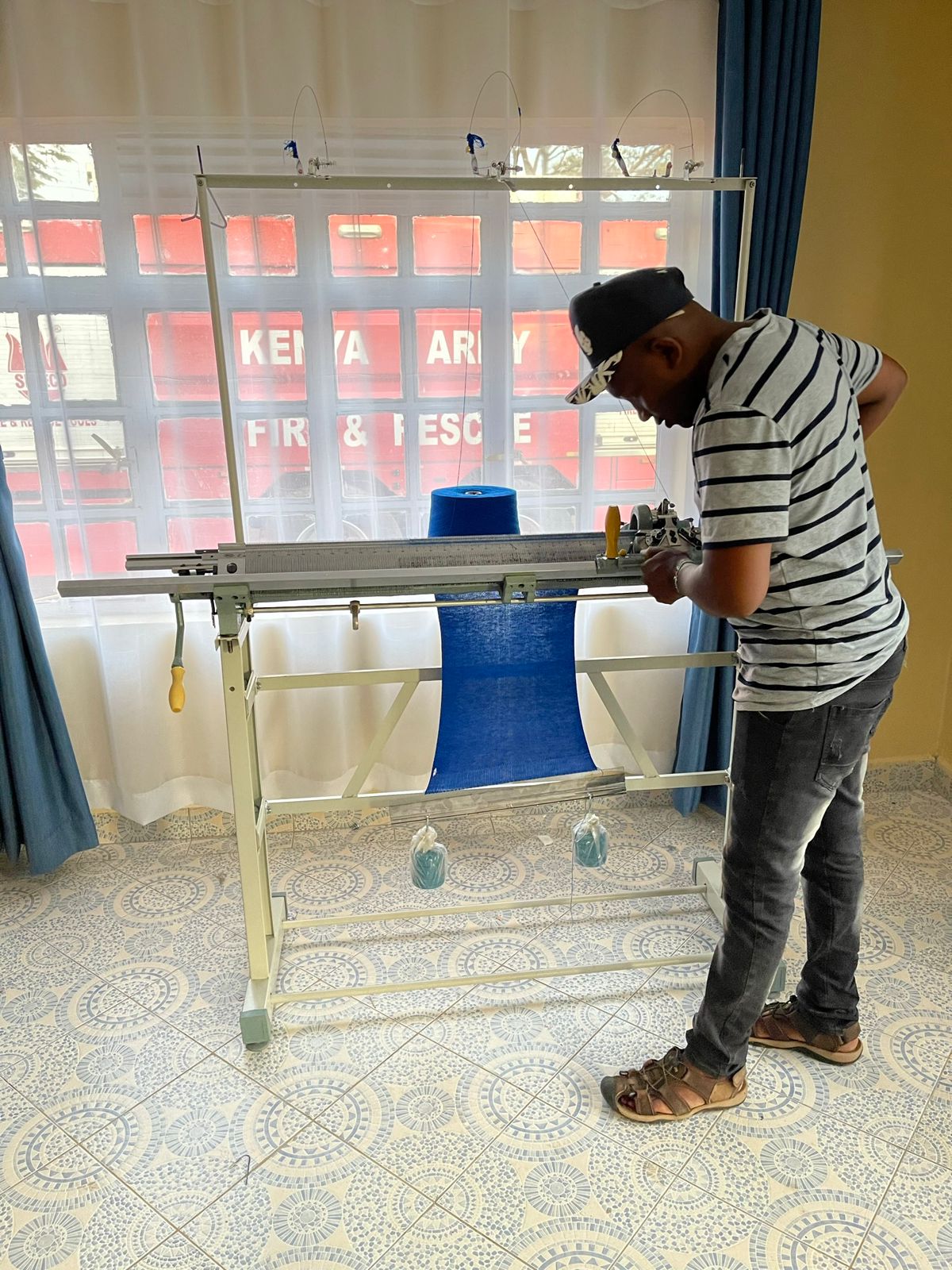 Handflat sweater knitting machine - Juktex Sewing Machines and Apparels