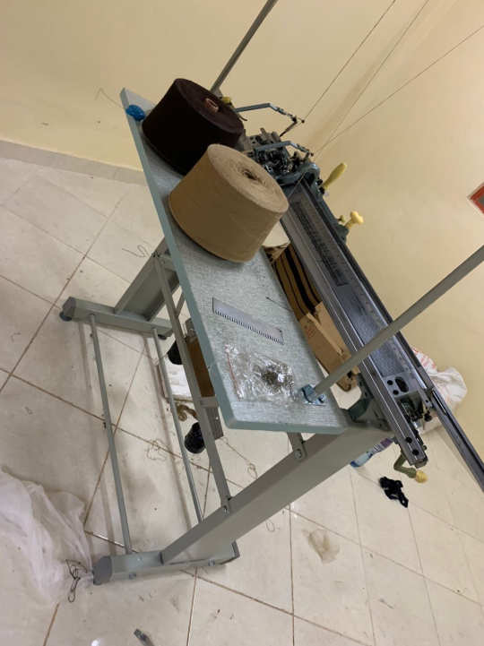 Handflat sweater knitting machine - Juktex Sewing Machines and Apparels